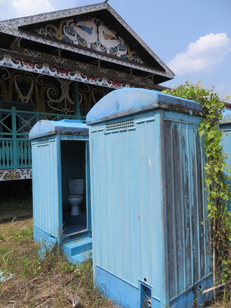 Indonesian toilet inspirations - Insideotherplaces